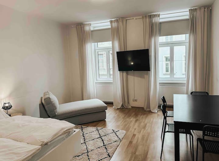 City Apartment (Tür 10) - Westbahnhof + Parkplatz - Viena