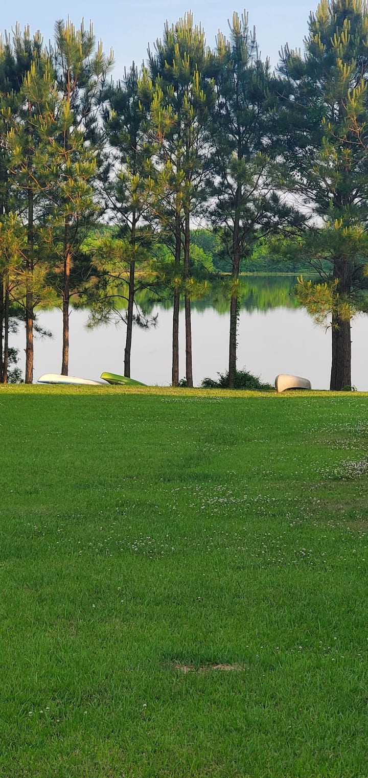 6 Bedrooms On Lake - Mississippi