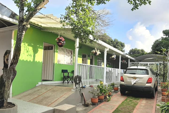 Casa Privada,jacuzzi, Barrio Exclusivo, Cerca Todo - La Mesa