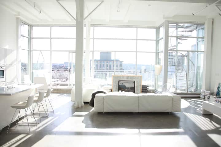 Modern downtown loft with deck + rooftop - Lofts for Rent in Vancouver ...