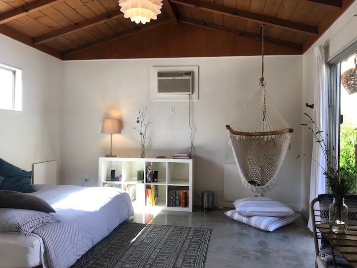 Urban-cozy-colorful Guest Studio - Arts District - Los Angeles