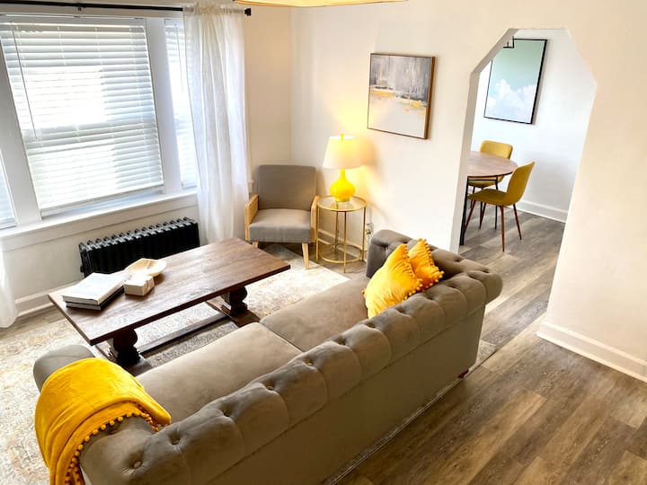 Jasper Green Light & Modern In A Historic Building - Shaker Heights, OH