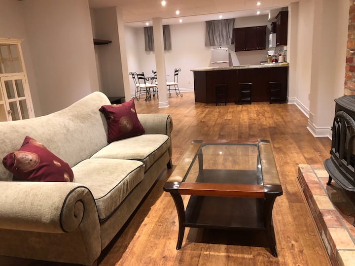 Spacious Basement Apartment - Vaughan