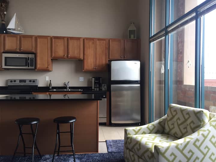 Downtown Sandusky Condo, Short & Long Term Rental - Sandusky, OH