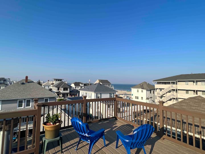 Cozy Seaside Condo - Hampton Beach, NH