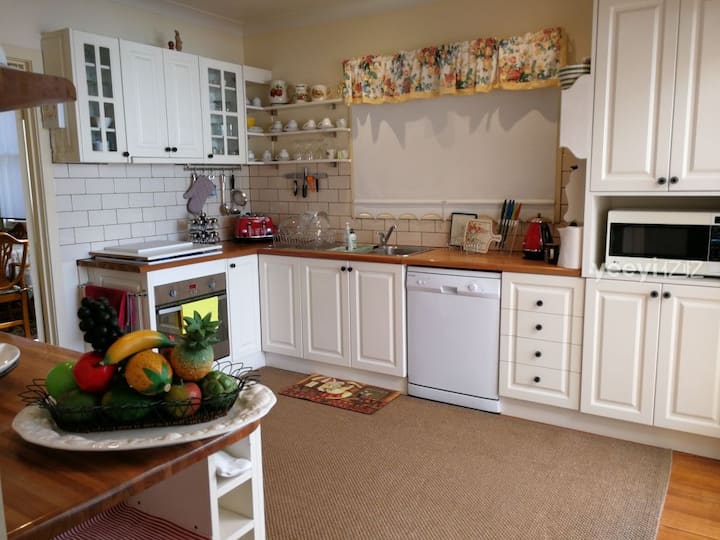 Close Geelong Station Secured Quiet Ensuite Room 5 - Geelong