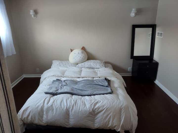 Welcome To The Beautiful House. - Lindsay
