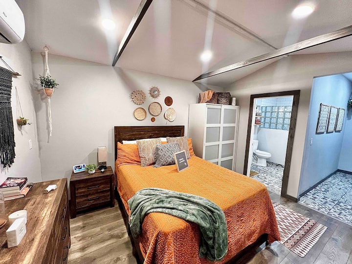 Trendy Private Resort - Sacramento, CA