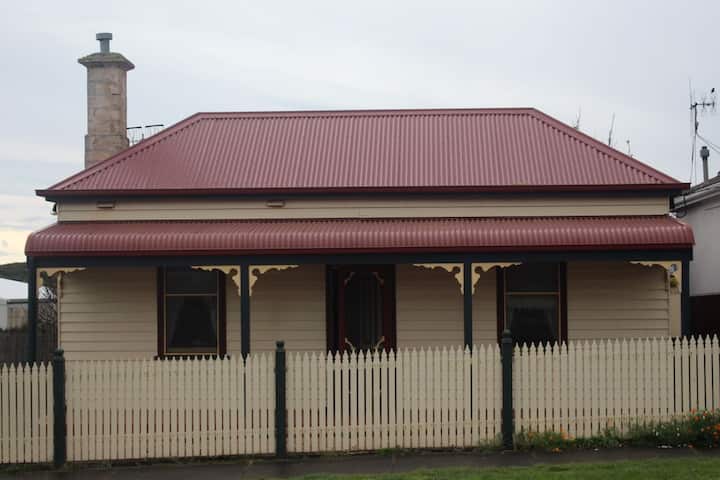 Warrnambool Heritage Cottage - 
