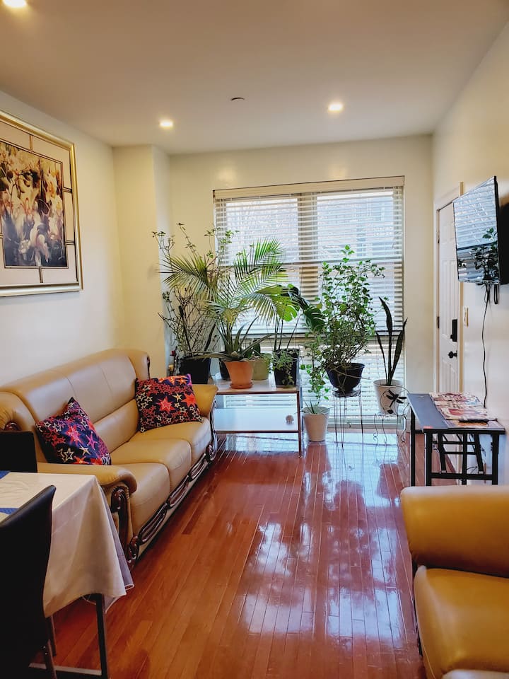 Beautiful 2 Bedroom Rental Unit With Patio - Brooklyn, NY