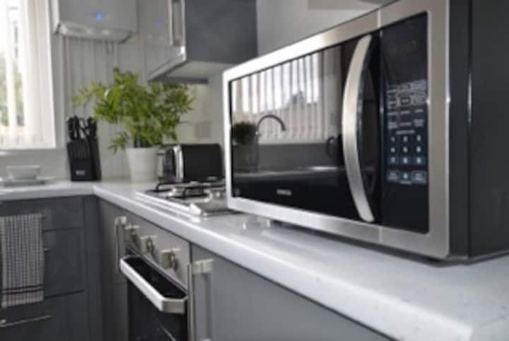 Contractors 5 Bed Detached+parking -Wolverhampton - Wolverhampton