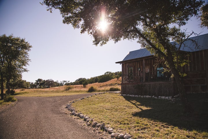 Cabins At Red Rock: Wrangler Cabin - 1 Of 6 Cabins - Signor Vineyards, Fredericksburg