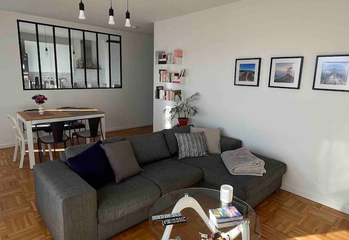 Appartement Avec Terrasse Au Coeur De Monplaisir - Bron