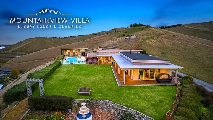Entire Poolside Accommodation - Blenheim