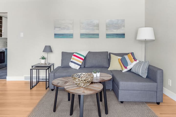 Exquisite Bungalow Near Downtown - Calgary