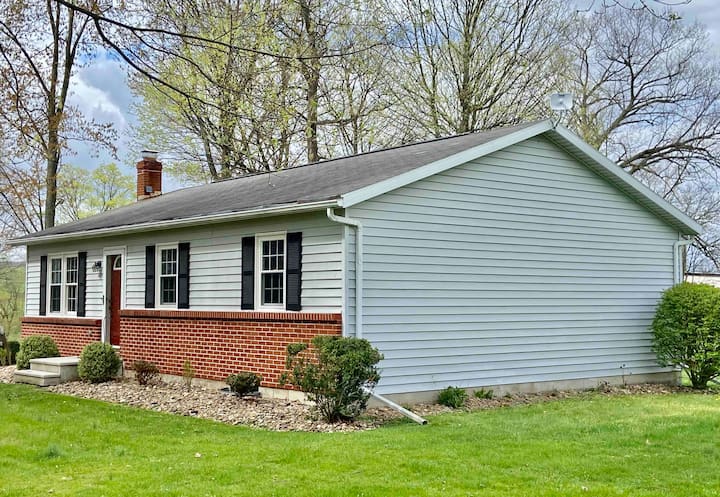 Country Getaway, Jacuzzi, Fire Place, 2 Bedroom - Huntingdon County