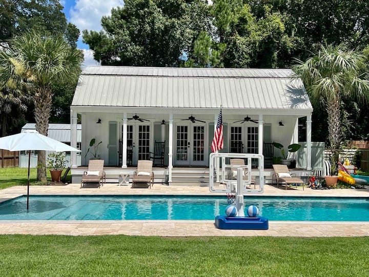 Breezy Poolhouse Cottage - Charleston, SC