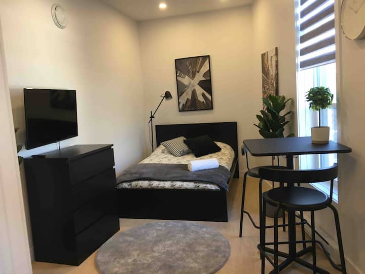 Studio Neuf, Métro Saint-henri, Wifi, A/c - Brossard