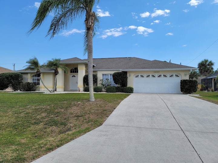 Annie's Gulf Coast Oasis Pool Home Getaway - Port Charlotte, FL