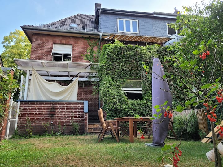73 Qm Wohnung/haus In Brühl Mit Terasse Und Garten - Brühl