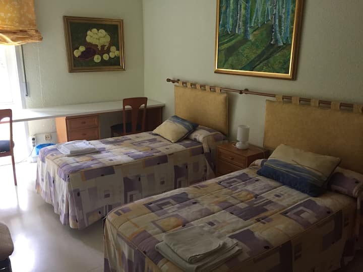 Amplias Habitaciones A 1 Km De La Uem - Villanueva de la Cañada