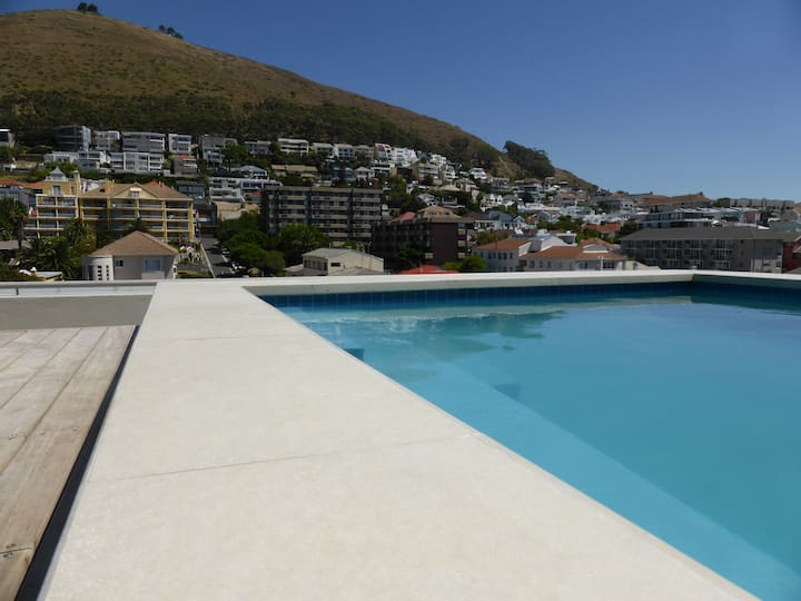 Modern Apartment In Green Point, Ct - Camps Bay