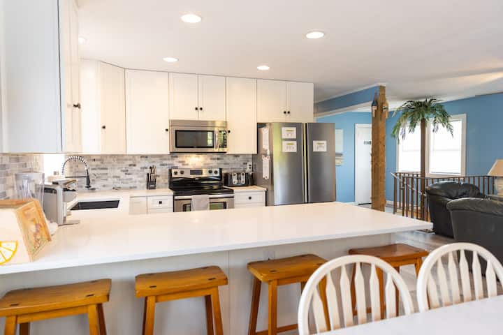 Tiki House~ Dog Friendly, Walk2beach, 2 Dens! - Nags Head, NC