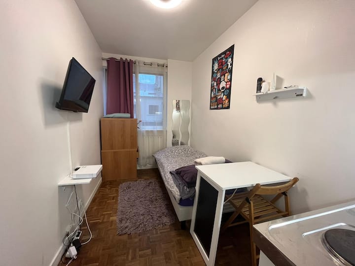 Studio Dans Le Xviiè (1er éTage) - Monceau - Clichy