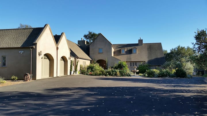 Pony Ranch Vineyard Estate With Pool - Healdsburg, CA