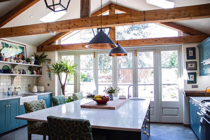 Chefs Kitchen In A Peaceful Countryside Location - Diss