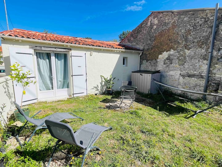 La Petite Maison Du Loubat Avec Jardin - Saint-Jean-d'Angély