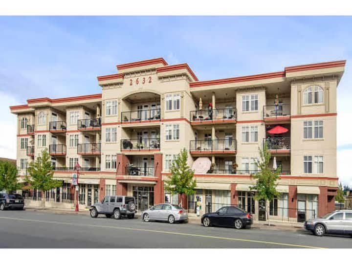 Executive Condo In Historic Downtown - Abbotsford