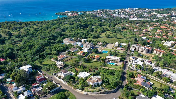 2-story Villa Near Sosua Beach W/ Pool & Jet-tub - Caribbean