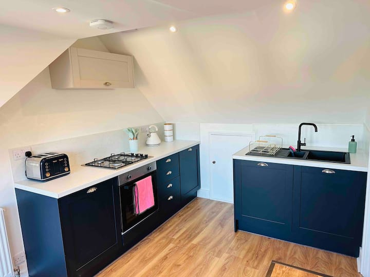 London Loft Apartment With Roof Terrace! - Chessington World of Adventures Resort