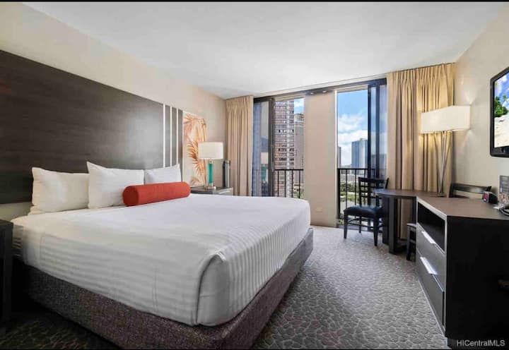 Modern Cozy Waikiki Studio Across Hilton Village 6 - Honolulu, HI