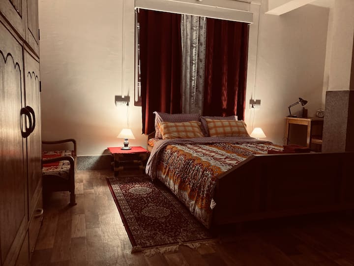 Spacious Room Parking, Wifi ,Workspace And Kitchen - Gangtok