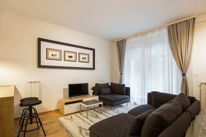 Business And Pleasure Ii - Belgrad