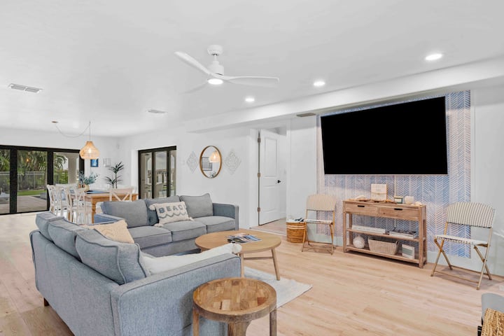 The Sunset Escape: Riverfront Elegance With Pool - Fort Myers