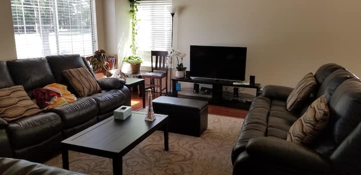 Queen Bed #1 In A Cul De Sac - Sacramento, CA