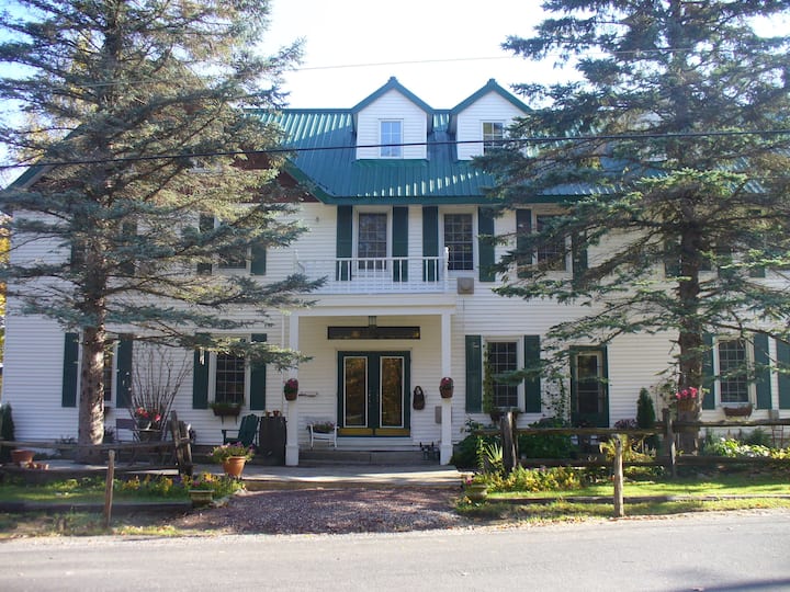 Slps Up To 30-entire Muskoka Lakeside Inn 10 Br/ba - Huntsville