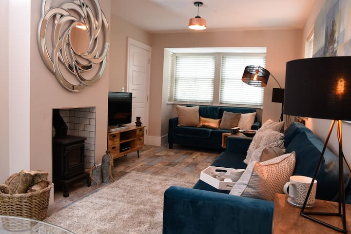 Luxury 2 Bed Cottage With Parking For 2 Vehicles - Whitby