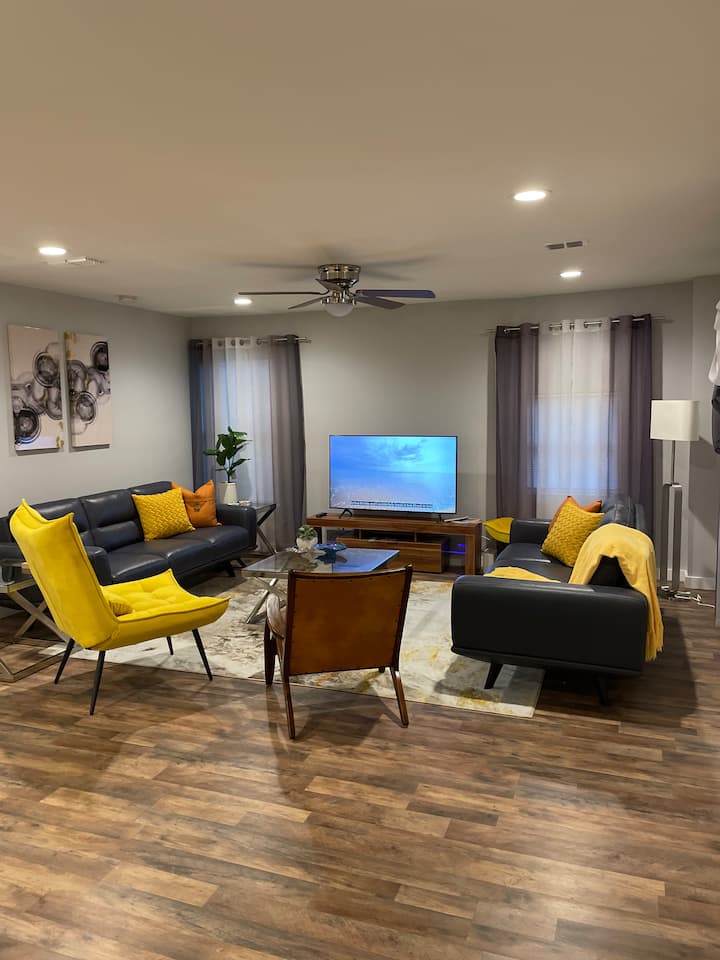 Colorful House. Close To The Downtown And Stadium. - Jacksonville, FL