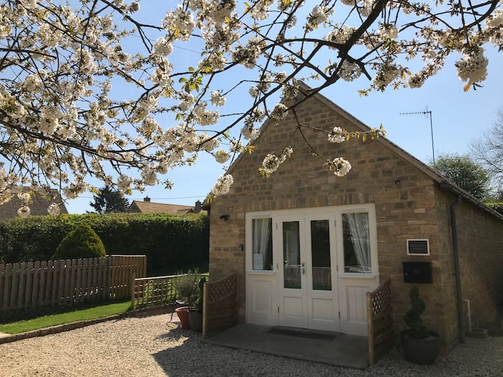 Cotswold Getaway In Detached Cottage - Salford - Kingham