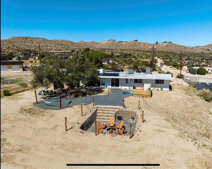 Mid Century, Acre, Pool, Spa, Firepit, Views, Pets - Yucca Valley, CA
