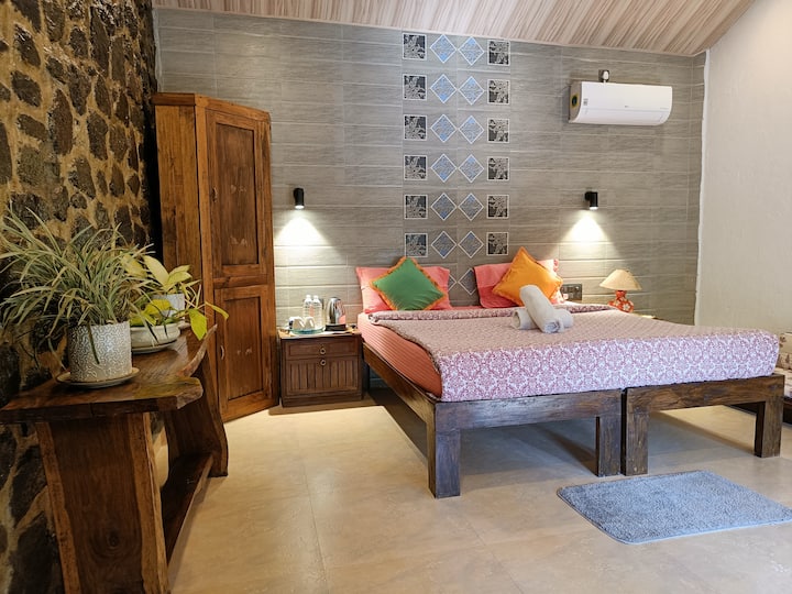 Life's Ahootcabin | Pool - Fast Wifi - Nature - Lonavala