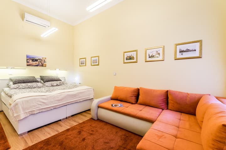Orange Apartment - Budapest