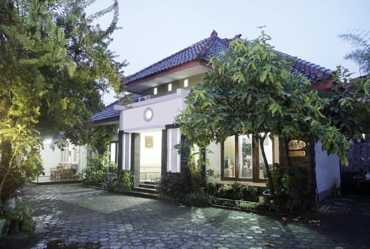 Sabana House With 8 Br In City Center - Yogyakarta