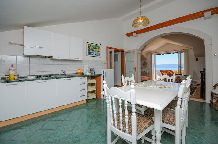 Spacious Apartment With Sea View - Bol