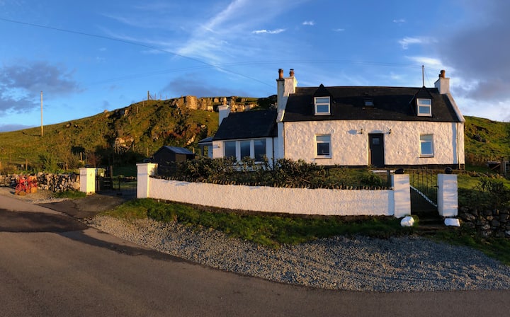 The Red Bike B&b With Private Lounge On Same Floor - Skye