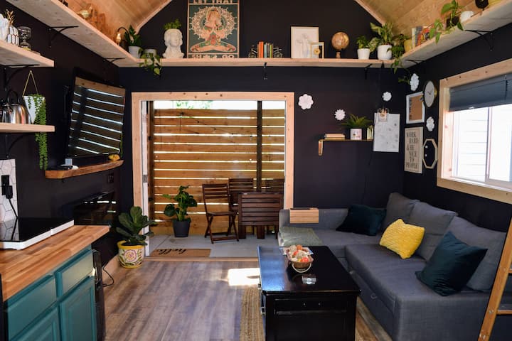 Luxurious Tiny Garden Home - Tacoma, WA